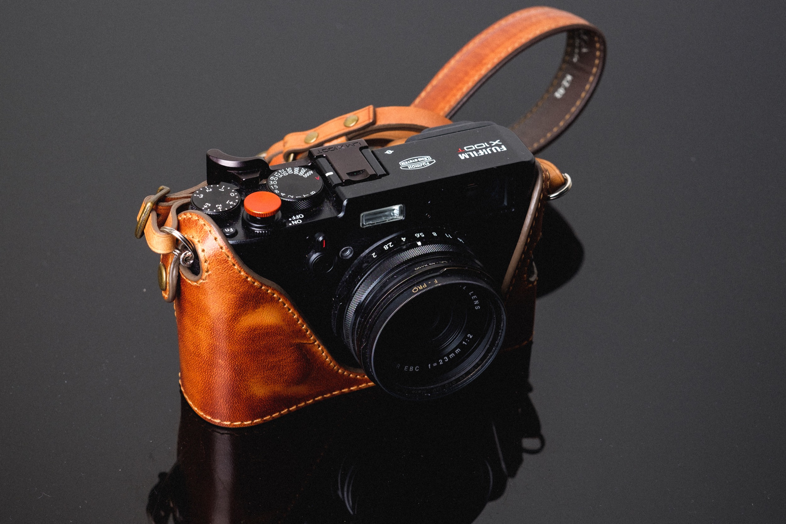 Kaza Deluxe X100T Leather Case Review | Alik Griffin